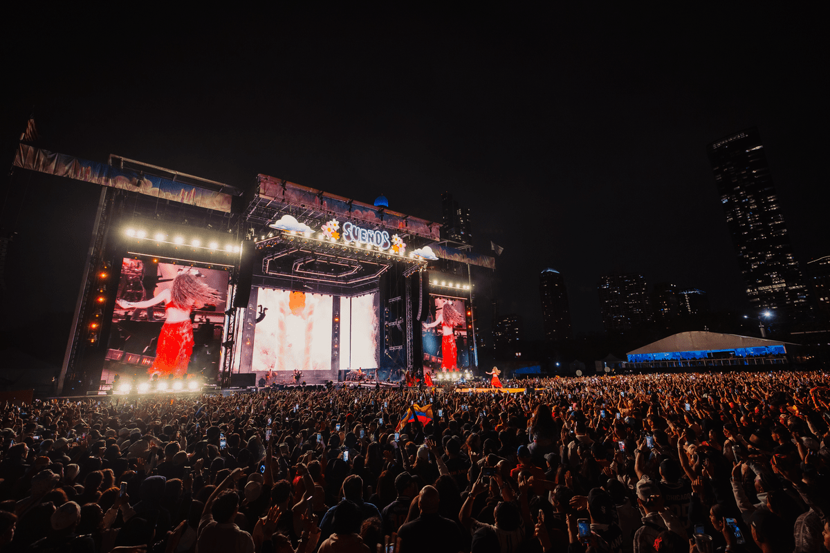 Sueños Music Festival Day 1: Shakira and Peso Pluma Light Up Chicago ...
